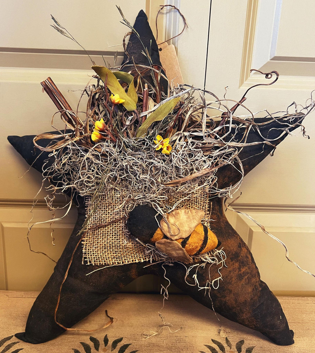 Bumble Bee Star – Saltbox Primitives