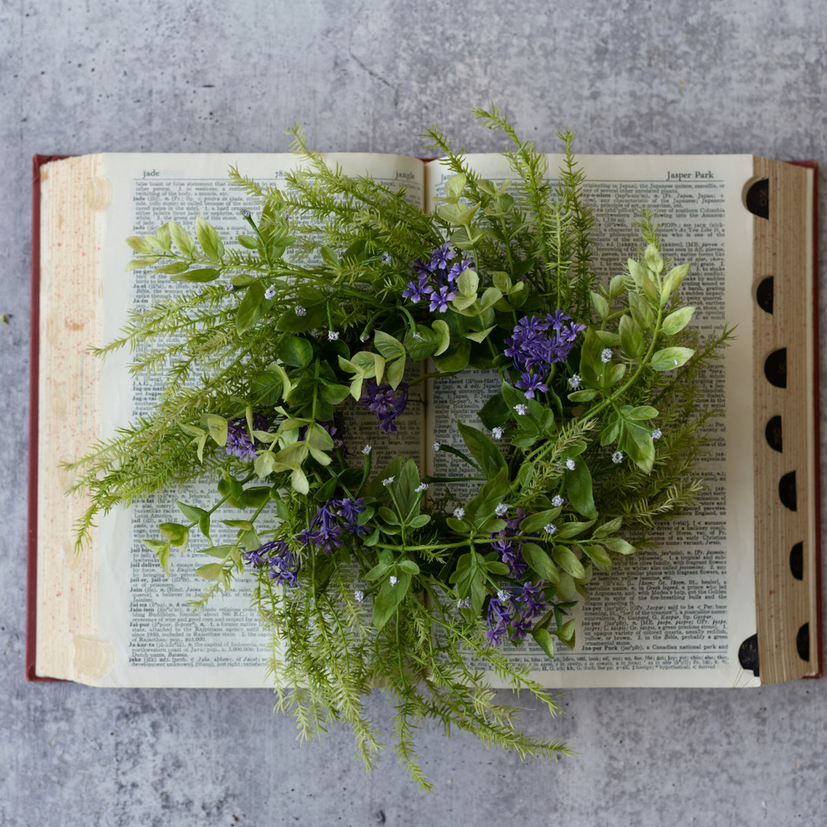 Purple Jasmine, Asparagus, Sweet Locust, Eucalyptus Candle Ring ...